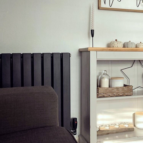 400 x 630mm Black Single Flat Panel Horizontal Radiator